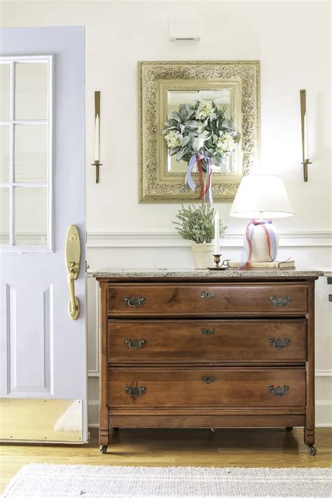 Charming Patriotic Mantel Decor Ideas