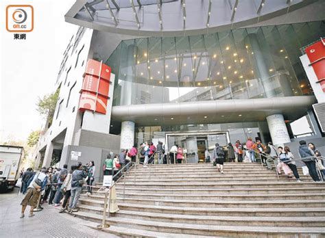 3新居屋派表 母為子付首期兼供樓 東方日報