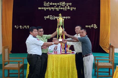 မကွေးတိုင်းဒေသကြီးအစိုးရအဖွဲ့ ဝန်ကြီးချုပ်ဖလား ပြေးခုန်ပစ်ပြိုင်ပွဲ၌ သရက်မြို့နယ်ကိုယ်စားပြု တံခ