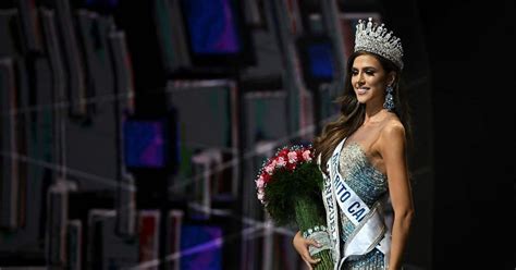 미스베네수엘라의 우아한 포즈