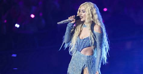 Krasses Video Ava Max Kassiert Bei Konzert Ohrfeige Weekendat