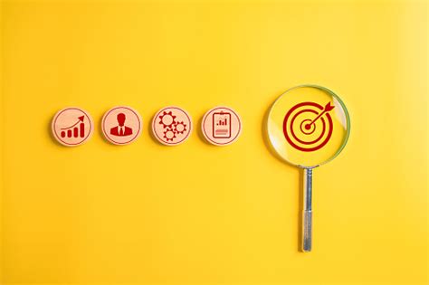 비즈니스 아이콘으로 목표 달성 비즈니스 전략 계획 관리 비즈니스 진행 및 재무 투자 데이터 분석 비즈니스 프로세스 및 워크 플로우 개발 겨냥에 대한 스톡 사진 및 기타