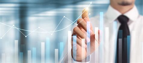 사업가 계획 그래프 성장 차트 긍정적 인 지표의 성장 그의 사업에서 남자 사업가에 대한 스톡 사진 및 기타 이미지 남자 사업가 사진 이미지 성장 개념 Istock