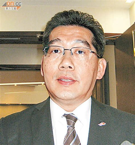 現屆官員一樣 屋署續護短 東方日報