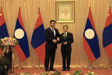 Монгол Лаосын харилцаанд үнэтэй хувь нэмэр оруулсан иргэдэд төрийн одон медаль хүртээлээ