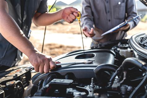 자동차 정비사 에서 일하는 기술자 팀 및 유지 보수 작업자 수리 차량 오일 서비스 및 유지 보수 자동차 검사 가솔린에 대한 스톡 사진 및 기타 이미지 Istock