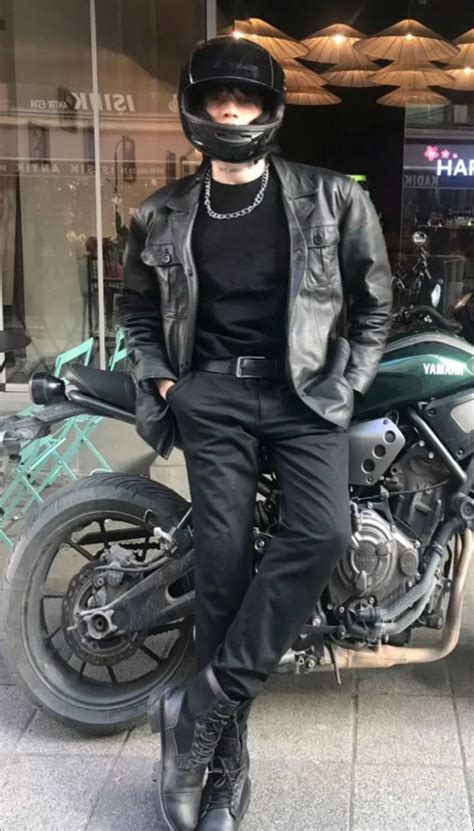 8 Leather Jacket Outfits Men Are Wearing To Look Cool