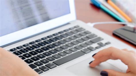 България е сред страните в ЕС с най нисък дял на интернет потребителите гледащи телевизия или