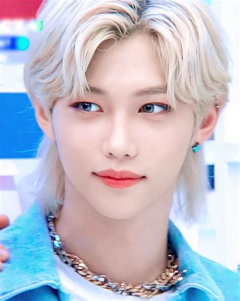 Пин от пользователя M̶e̶l̶o̶w̶ на доске Felix ⋰♡ Певцы Мемы знаменитостей Красивые мужчины