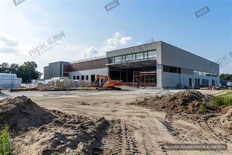 Ai创作图新厂建设 建设中的工厂 新厂房 工厂建筑施工现场 建设中的厂房 新现代厂房 工厂厂房建设 建厂房 建设中的车间 建设厂房 厂区建造
