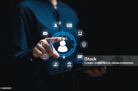 Ekyc Electronic Know Your Customer 디지털 신원 확인 Ekyc Icos에 대한 사업가 터치 지문 스캔 생체 인증 사이버 보안 은행 미래 기술
