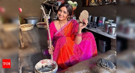 Kajal Raghwani Starts Shooting For Devrani Jethani Bhojpuri Movie
