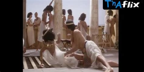 Zara Whites Breasts Scene In Joy Et Joan Chez Les Pharaons Tnaflix Com
