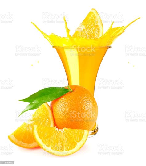 흰색 배경에 고립 된 오렌지 주스 스플래시 오렌지 조각이 있는 유리에 오렌지 주스 0명에 대한 스톡 사진 및 기타 이미지 0명 3차원 형태 감귤류 과일 Istock