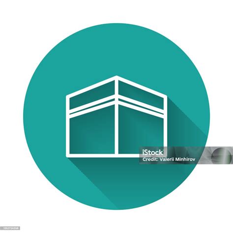 긴 그림자 배경으로 고립 된 화이트 라인 카바 모스크 아이콘 카바 하지 메카는 순례 라마단 이슬람 이슬람 모스크기도 녹색 원 버튼입니다 벡터 0명에 대한 스톡 벡터 아트 및