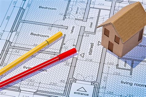 종이에 인쇄된 주거용 건물 프로젝트와 주택 모델이 있는 건축 허가증이 있는 건물 활동 개념 0명에 대한 스톡 사진 및 기타