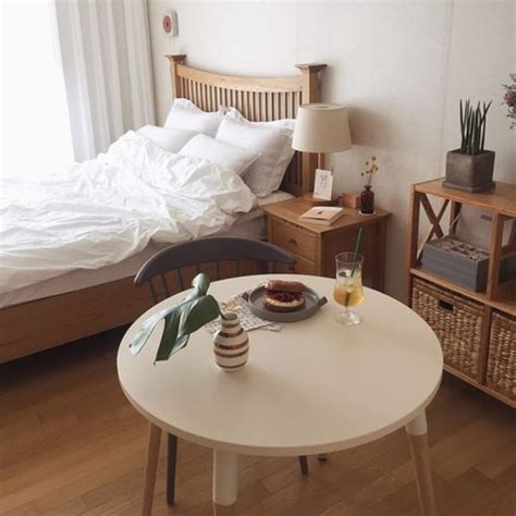แต่งห้องแบบมินิมอล ด้วยโต๊ะกลมกินข้าวไซส์เล็กน่ารักๆ Ladyissue เว็บรีวิวเครื่องสำอาง ชุมชน