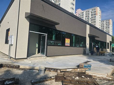 주성호방재송성호 목장 내 옥내소화전 기동표시등이 작동하지 않아 점검한 결과 소가 씹어서 선로가 단선된 것이 원인이었습니다 기존 후렉시블 전선관이 손상되었으며