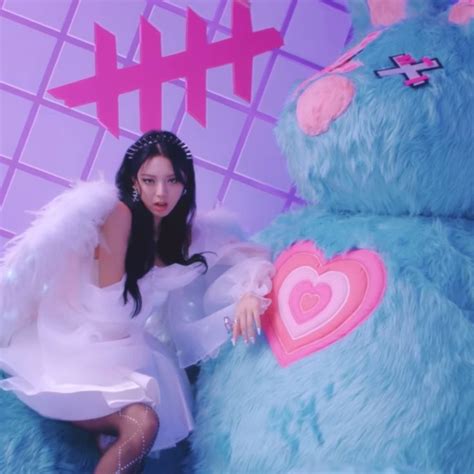 Lia ICON Loco Kpop Hip Hop Coreana