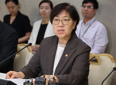 정은경 “합성니코틴도 담배” 발언에…청소년 ‘흡연 관문 액상담배 규제 급물살 타나