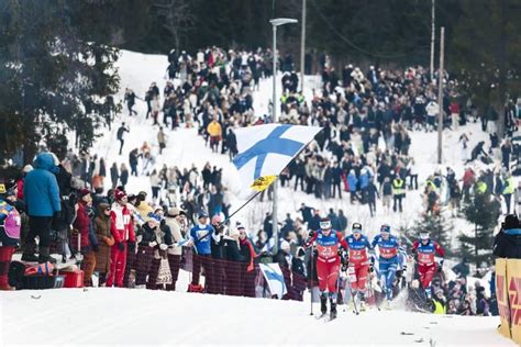 Ski De Fond Oslo à Holmenkollen Des Jeunes Ivres Et Bagarreurs Ont