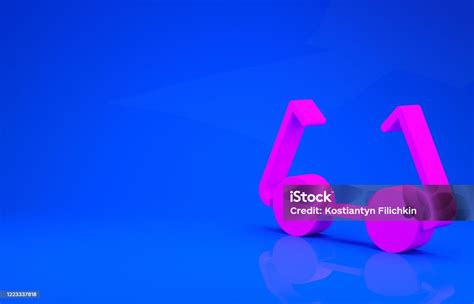 파란색 배경에 격리 된 분홍색 안경 아이콘입니다 안경 프레임 기호입니다 미니멀리즘 개념 3d 일러스트레이션 3d 렌더링 3차원 형태에 대한 스톡 사진 및 기타 이미지