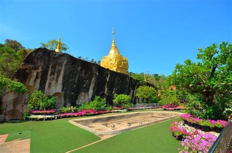 วัดถ้ำผาแด่น อันซีนวัดสวยบนเนินเขาแห่งสกลนคร