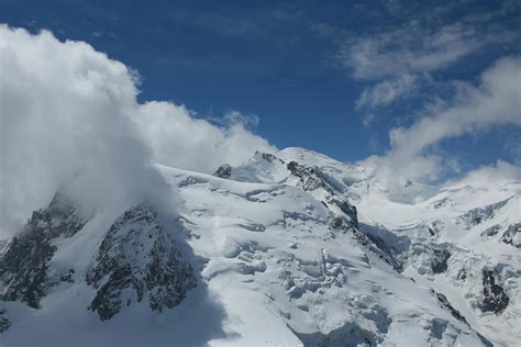 감기 겨울 겨울 여행 겨울 풍경 경치 경치가 좋은 고산 지역 관광 교통 기차 기차역 눈 눈 덮인 눈 덮인 풍경 대중교통 레드 트레인 레저 모험