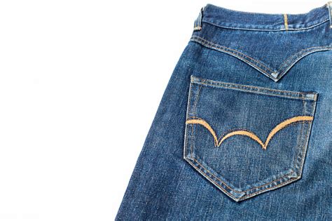 텍스트 디자인 배경을 위한 복사 공간이 있는 솔기 질감 배너가 있는 파란색 데님 청바지 캔버스 데님 패션 청바지와 포켓 질감 파노라마 패션 배너 0명에 대한 스톡 사진 및