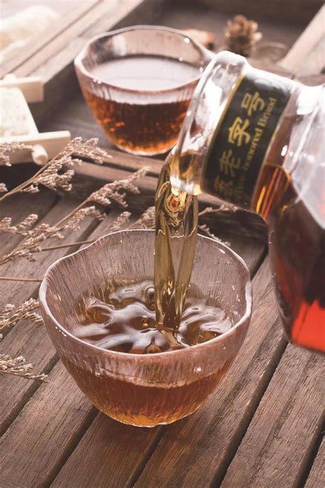 花露烧是本地酿造的非遗美酒初尝绵爽却绵中藏刚今夜花有露 能饮一杯无 南通网 南通新闻资讯生活首选门户