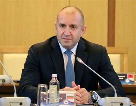 Радев ще сезира Конституционния съд заради промените в основния закон