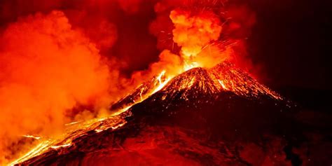 Dr Pimple Popper Performs A Pus Filled Inflamed Cyst Extraction In New Youtube Video