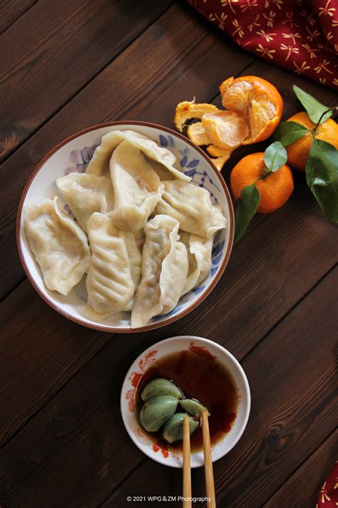 今日冬至 冬至是“二十四节气”中的第22个节气 时至冬至 标志着即将进入寒冷时节 民间由此开始“数九”计算寒天 在我国北方许多地区 每年冬至日 有吃饺子的习俗 我国北方地区在这天要吃饺子因为