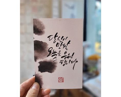 붓으로 마음을 적는 캘리그라퍼 이야기 로컬큐레이션채널 로컬홀릭