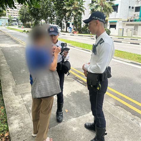 Spore Pedestrians And Road Users Stopped By Police For Disobeying Traffic Signals While Crossing