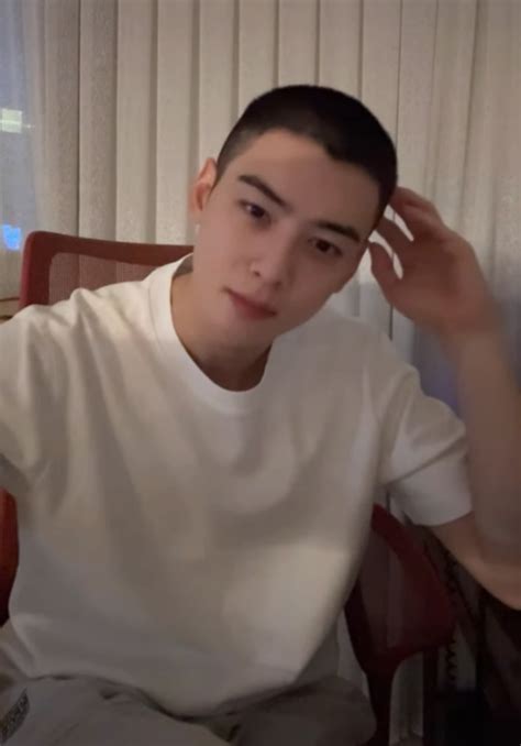 차은우 군대 입대…군악대서 현역 복무 비즈엔터