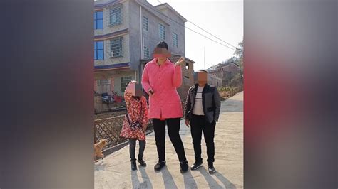 湖南23岁身高23米网红“巨人小莫”去世，家人拒领骨灰？村委会：她父亲说不要了凤凰网资讯凤凰网