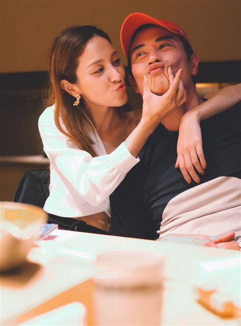 郑嘉颖晒和老婆亲密合影 庆祝结婚5周年 搜狐大视野 搜狐新闻