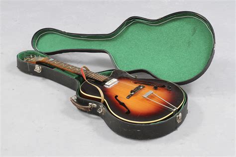 Gitarr Halvakustisk Levin Samlarföremål Musikinstrument Auctionet