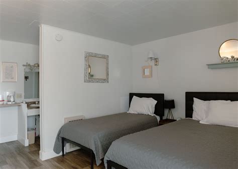 Motel Room 5 — East Side