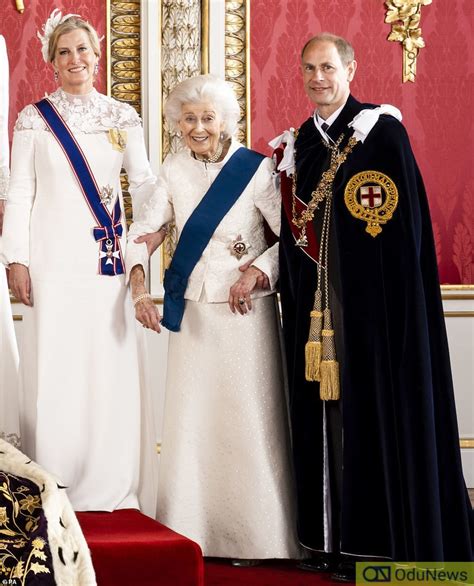New Royal Portrait Features Late Queens First Cousin Lady Ogilvy