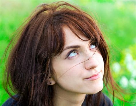 Retrato De Una Chica Joven Hermosa Imagen De Archivo Imagen De