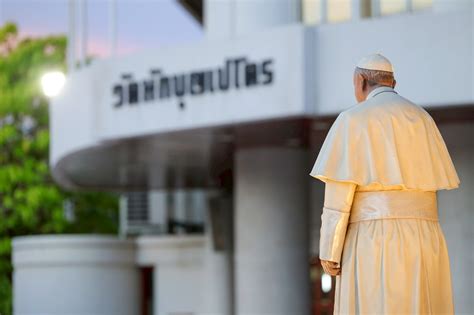 Pope Report สมเด็จพระสันตะปาปา ฟรังซิส เสด็จไปเยี่ยมชาวบ้านกว่า 20 000 คน ในชุมชนแออัดวาร์กิน