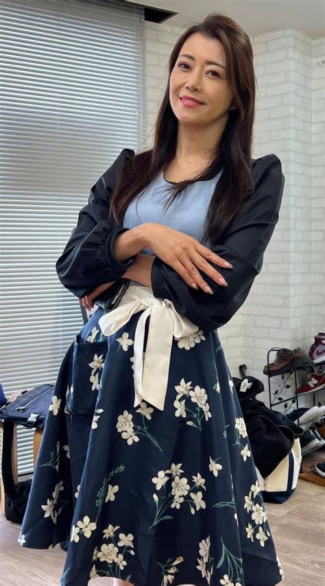 46岁北条麻妃近照，皱纹发际线明显，但身材丰韵优雅气质丝毫未减 知乎