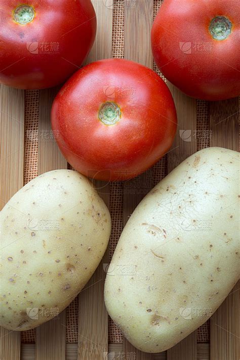 西红柿和土豆。