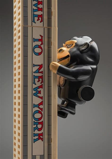 Kingkong Climbing The Empire State Building 4642090407