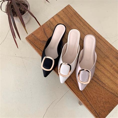 사각장식 스틸레토 낮은굽 미들힐 샌들 뮬 블로퍼 블랙 크림 베이지