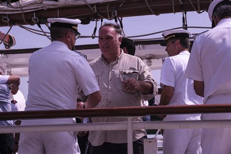 El Cocinero José Andrés Tripulante De Lujo En El Juan Sebastián De