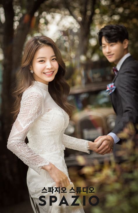 강남 논현의 120평 가정집을 개조한 스파지오 스튜디오는 정원실내옥상지하 많은 공간을 활용해 웨딩 촬영을 진행합니다 캐쥬얼컨셉의 웨딩이 궁금하신 분들은 02 3442