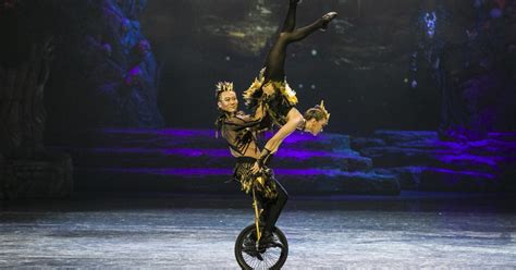 머리 꼭대기에서 춤을 춘다 한번도 본 적 없는 발레